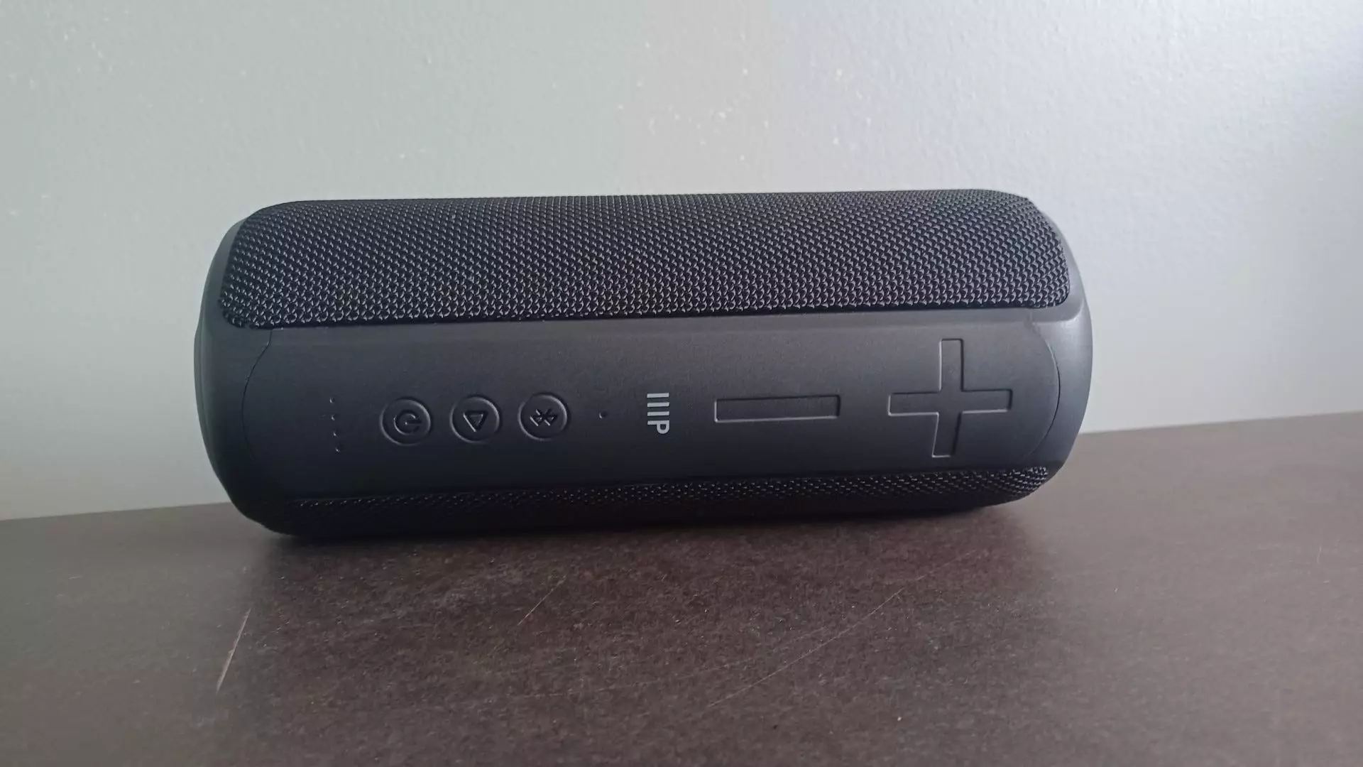 Monoprice Harmony Capsule 200 Bluetooth Speaker Review: A Middled Budget Buy