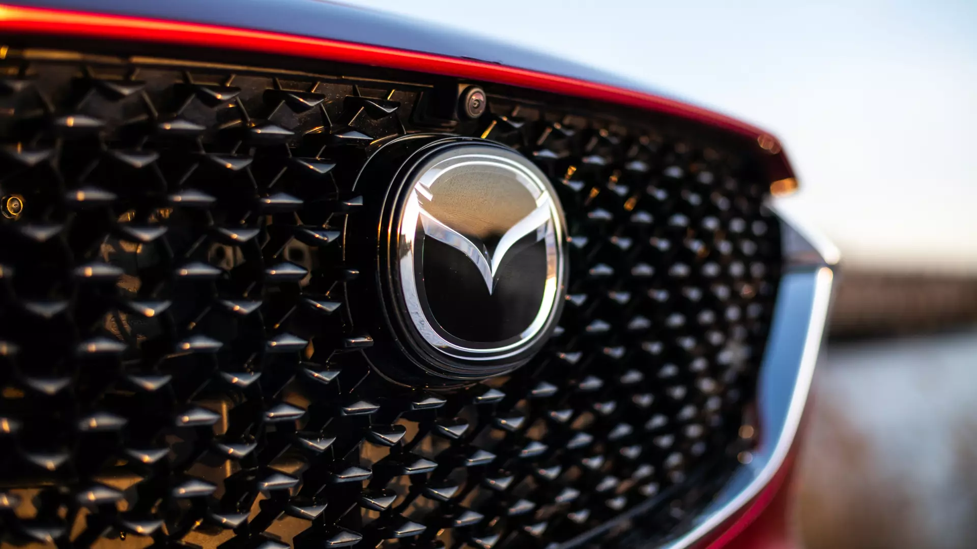 Mazda는 차량 라인업을 전기로 만들기 위한 이중 단계 계획을 가지고 있습니다.