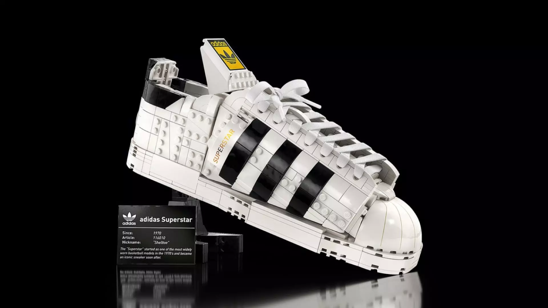 รองเท้า LEGO Adidas Superstar ใหม่ดูเหมือนรองเท้าผ้าใบ LEGO จริงๆ
