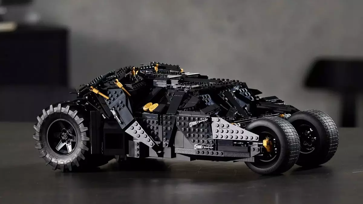 Cluiche LEGO Batmobile Tumbler
