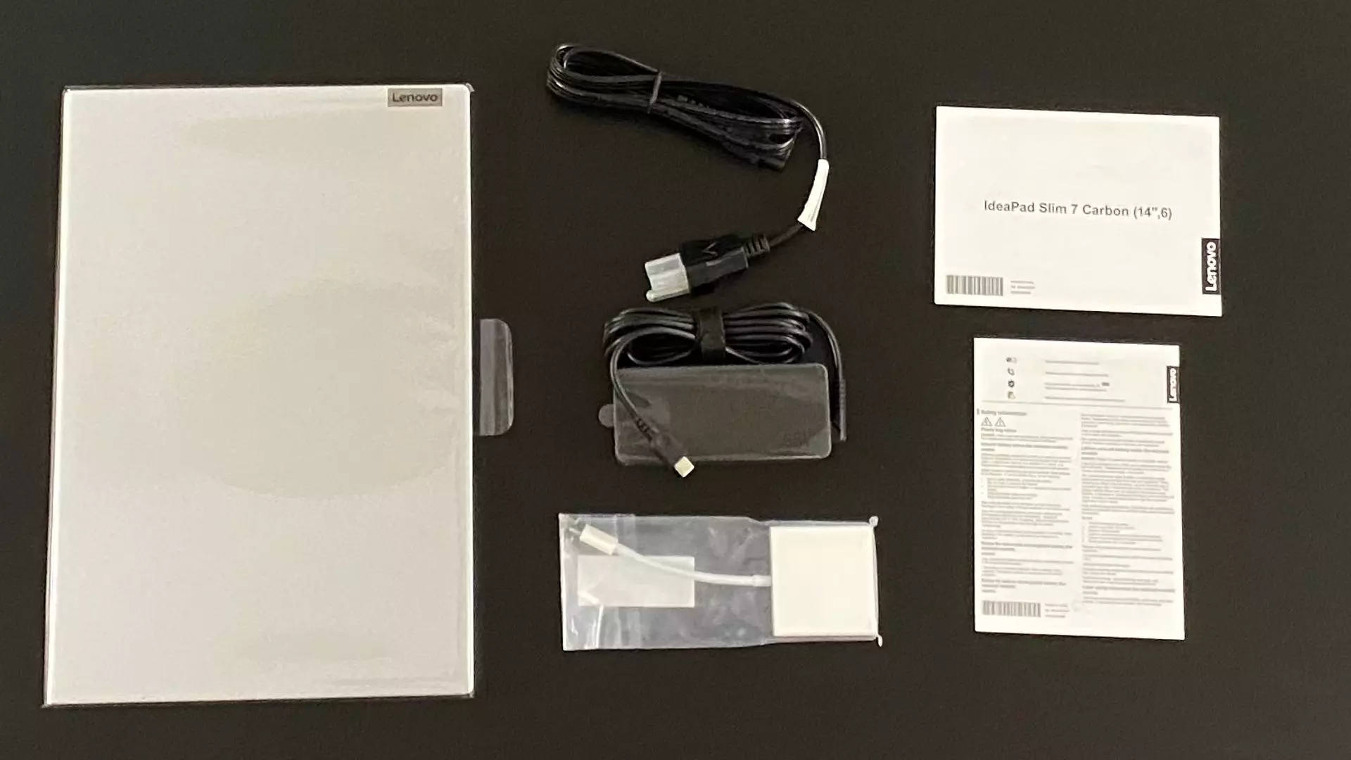 Lenovo IdeaPad Slim 7 Carbon bilan qutidagi barcha narsalar