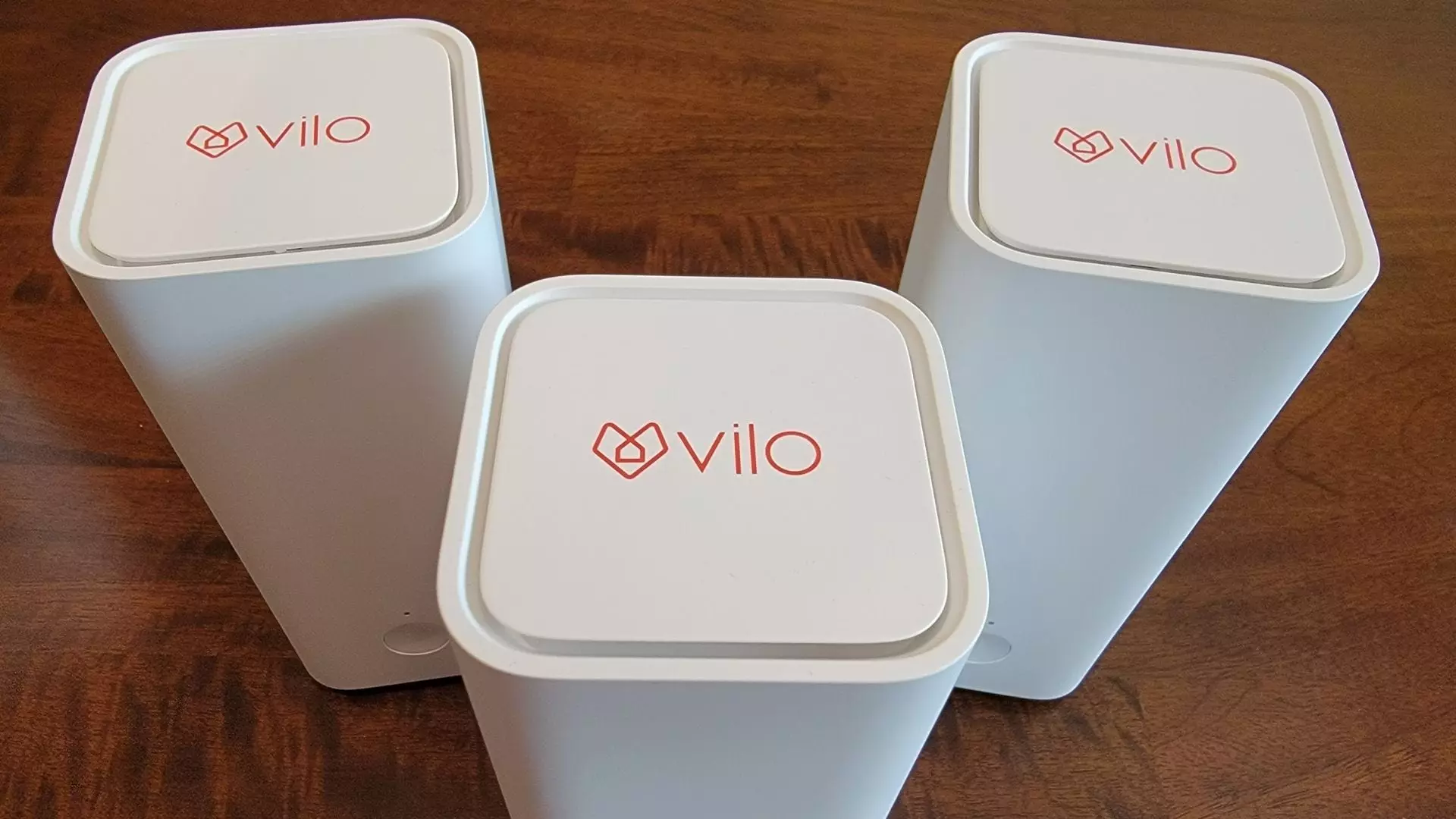 drie mesh wifi vilo-units met het logo bovenaan