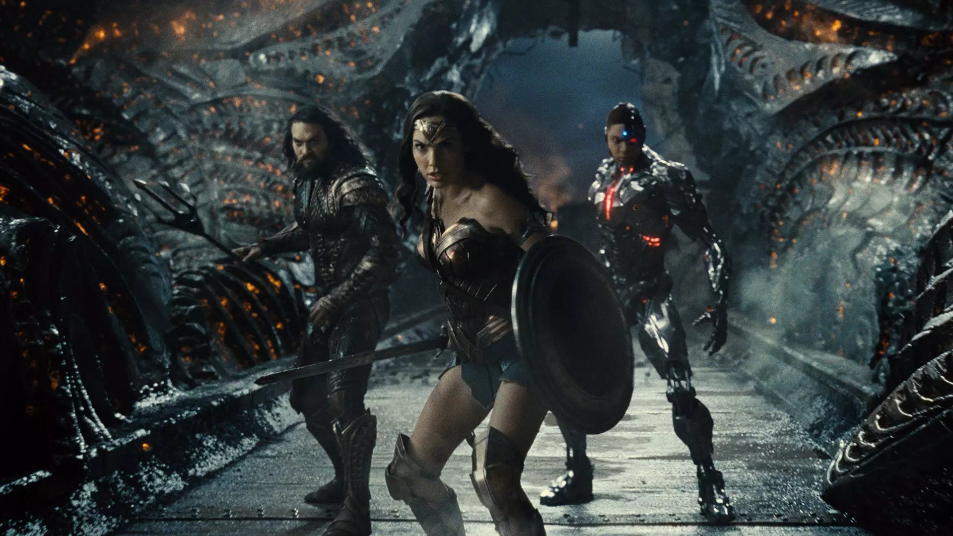 Aquaman, Wonder Woman e Cyborg preparándose para a batalla.