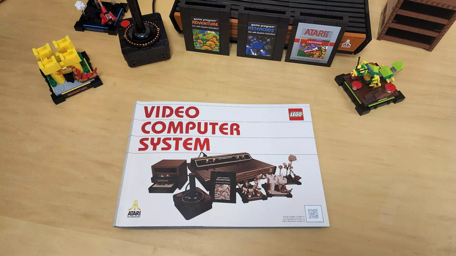 Un manual de instrucțiuni LEGO