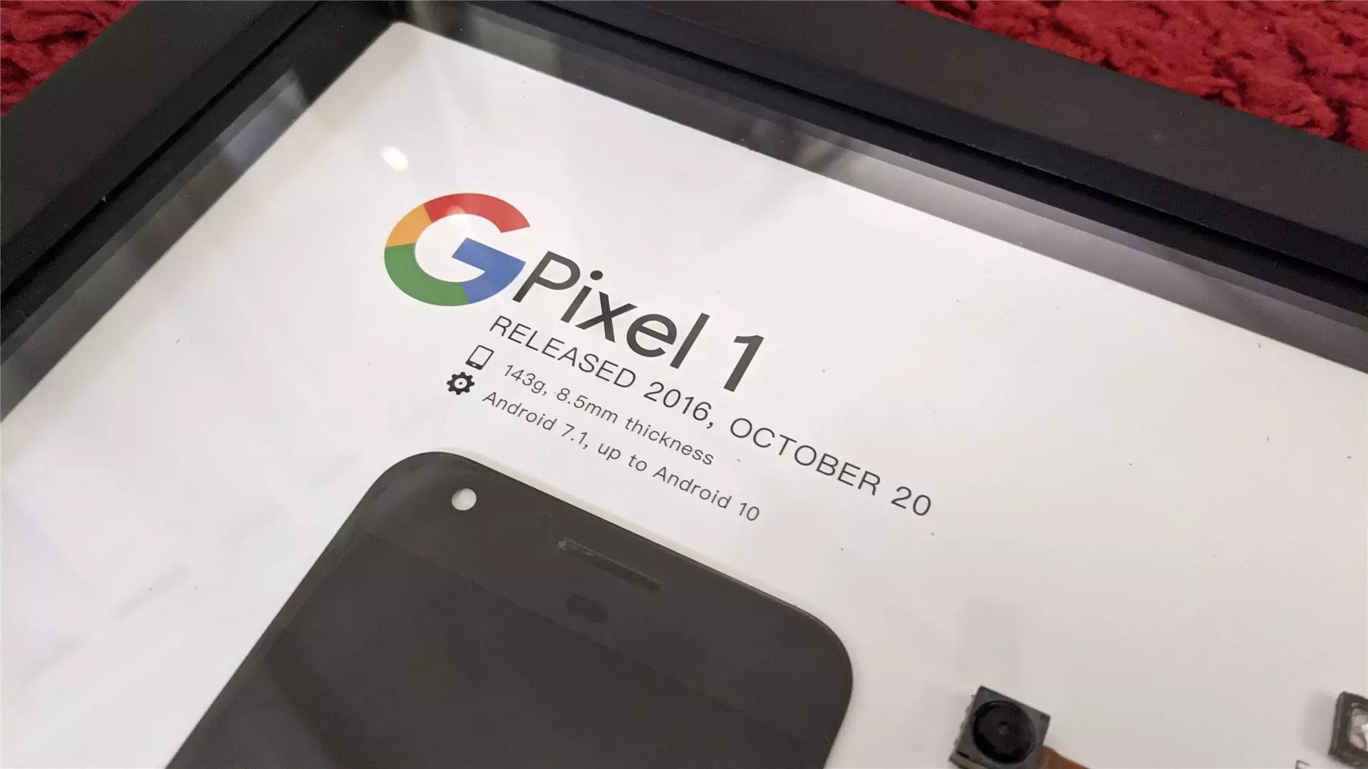 Tutup detil Pixel 1, kalebet tanggal rilis sareng versi Android