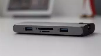 พอร์ต USB-A และเครื่องอ่านการ์ด