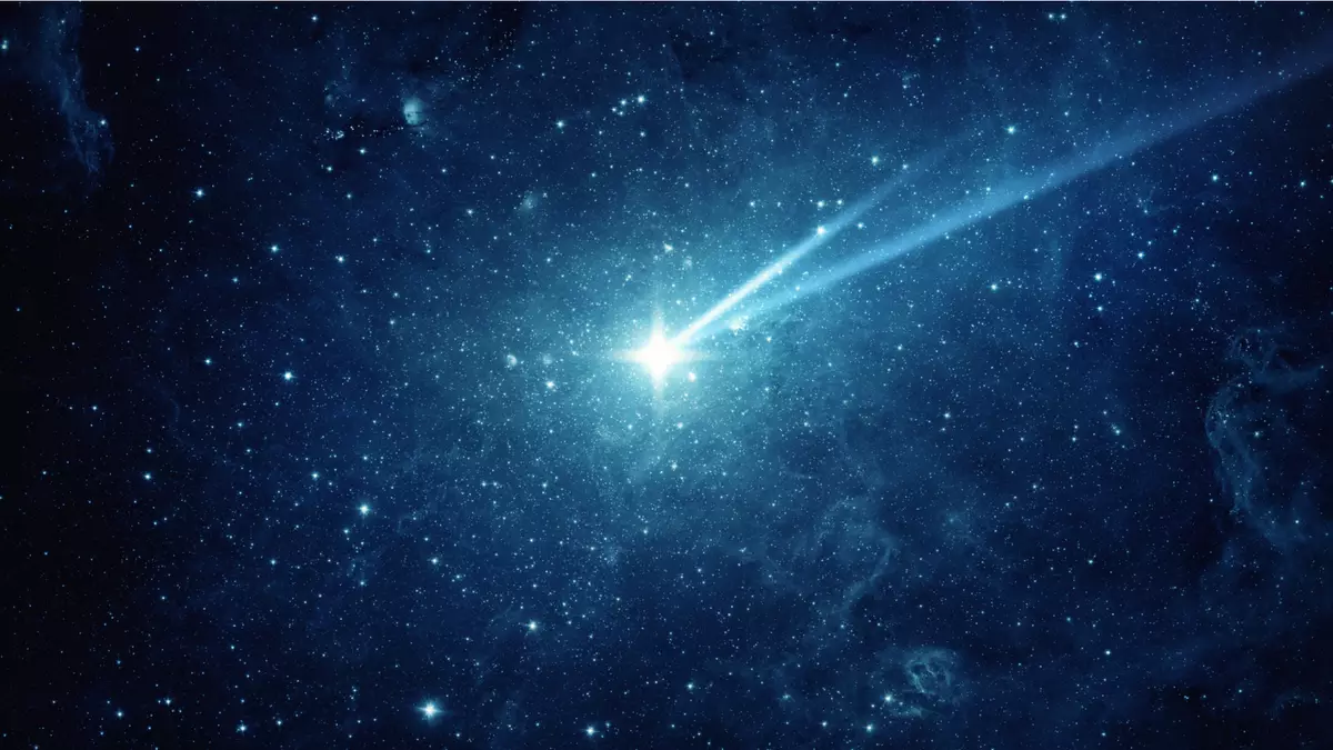 Spadający meteoryt, asteroida, kometa na gwiaździstym niebie. Elementy tego obrazu dostarczone przez NASA.