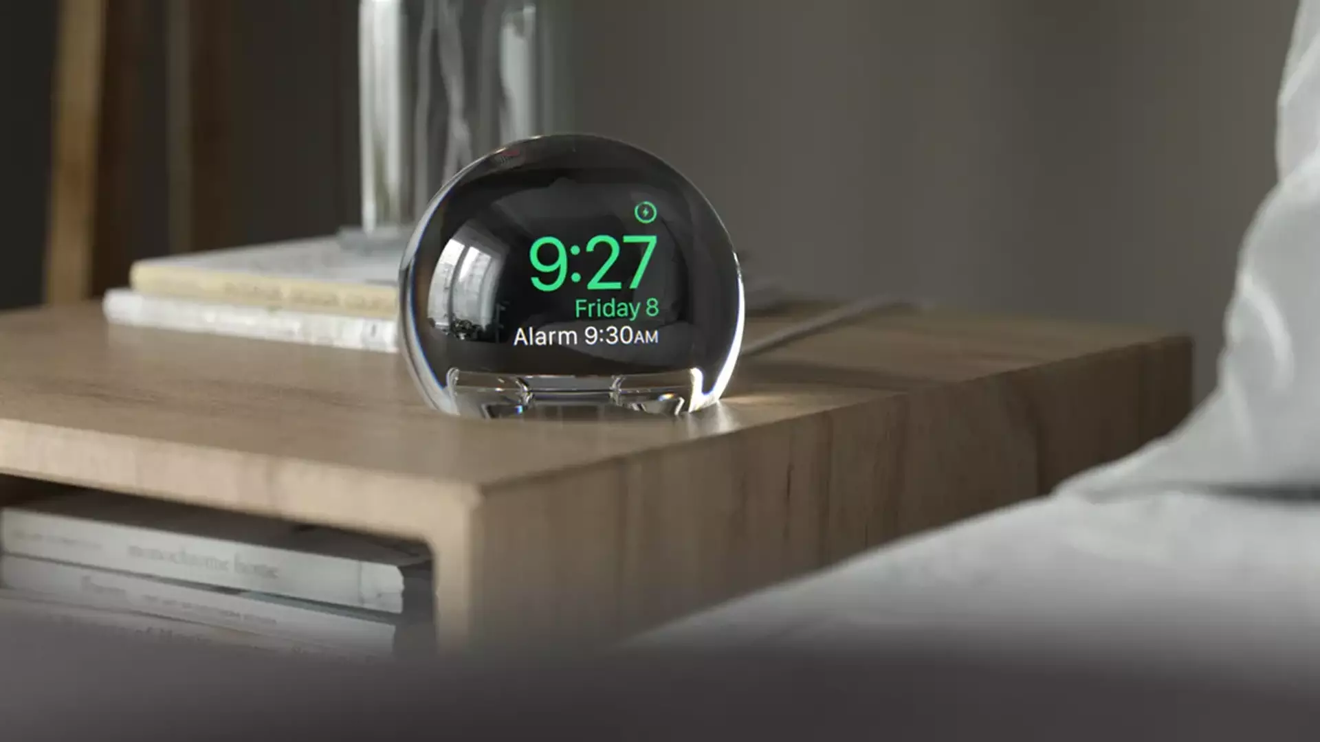 Ova kugla pretvara vaš Apple Watch u sjajan noćni ormarić