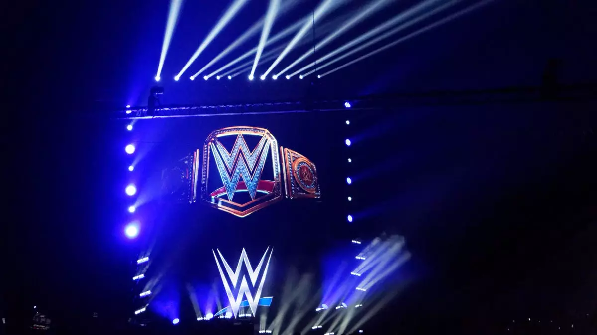 En WWE-scene med lys, der skinner overalt