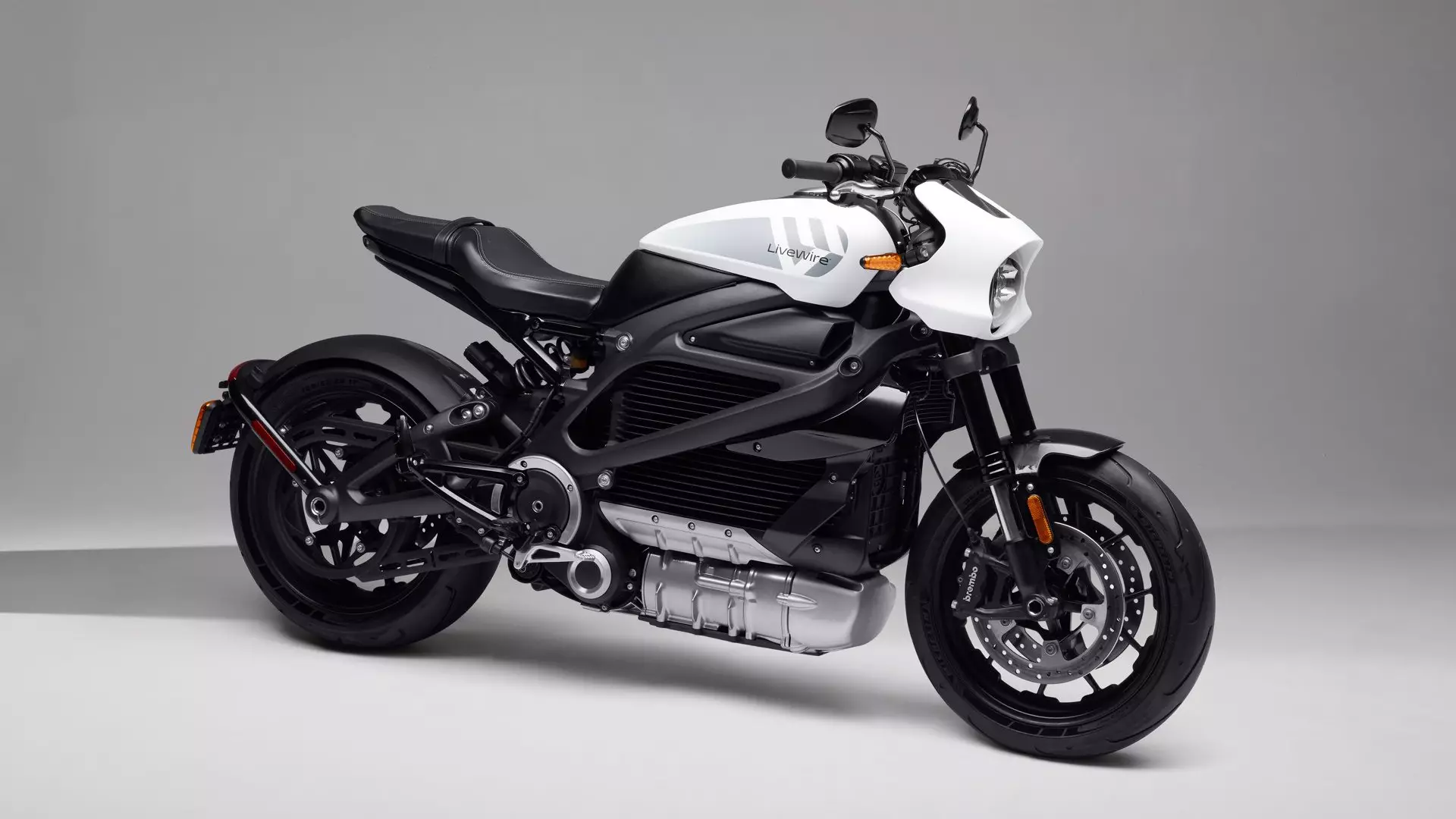 ハーレーの最新の LiveWire 電動バイクは、低価格で走行距離が伸びます