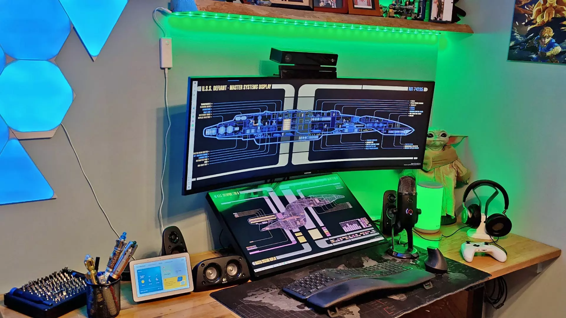 Pengaturan meja Josh dengan dua monitor