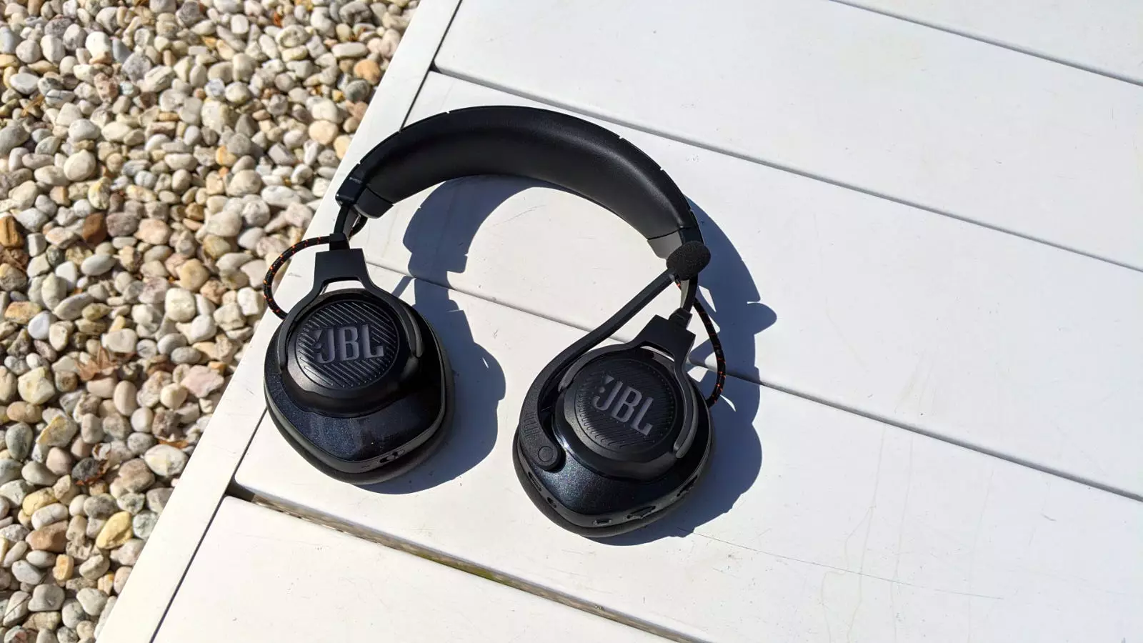 Преглед на слушалки за игри JBL Quantum 600: Неконзистентни до самиот крај