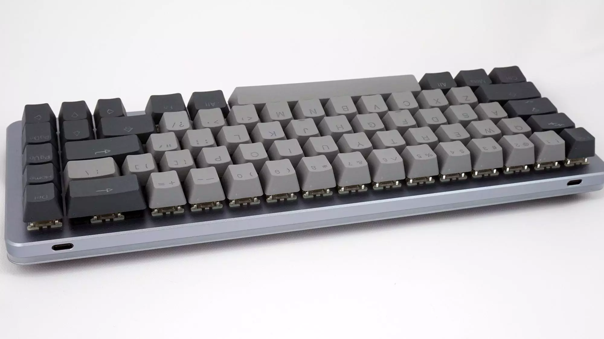 Le clavier ALT (avec la bande lumineuse éteinte).