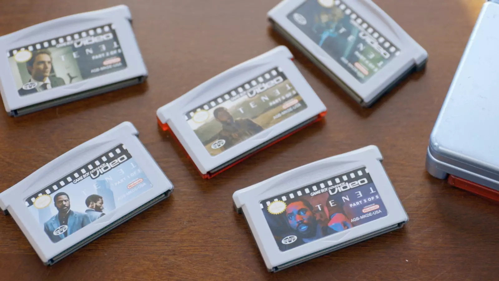 Pozabite na IMAX, glejmo 'Tenet' na Game Boyu