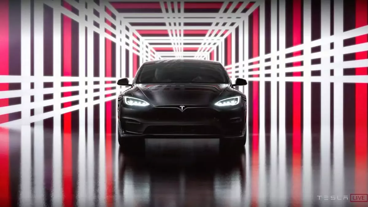 Tesla Model S карирана испорака