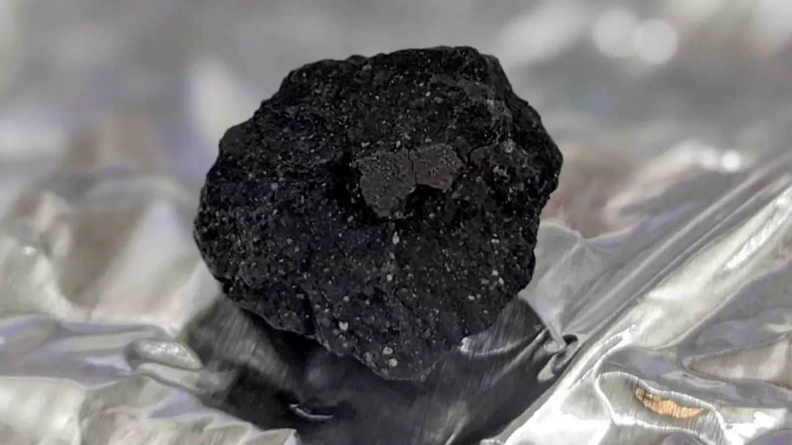 Meteorit äldre än solen hittades på en uppfart i Storbritannien
