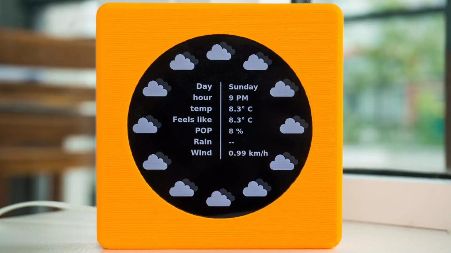 Este reloj alimentado por Raspberry Pi muestra el clima y la hora