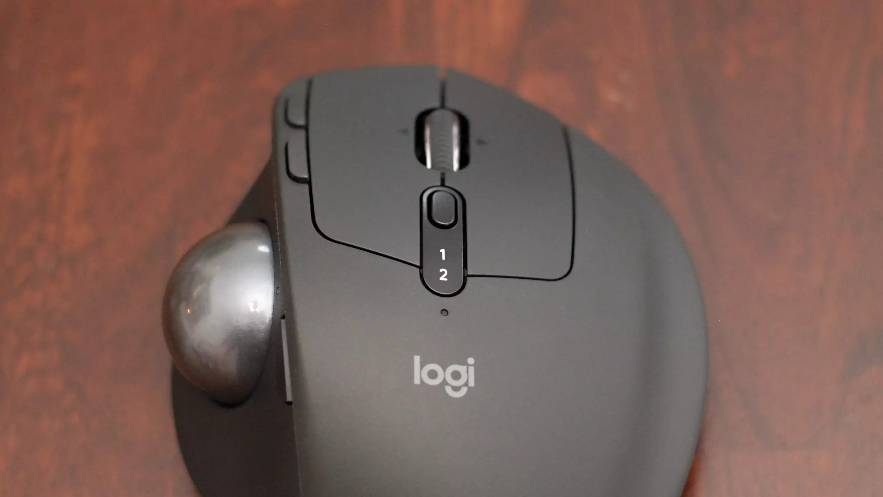 Ревю на Logitech MX Ergo: Достоен наследник на дългата линия на мишката с тракбол на Logitech 514_4