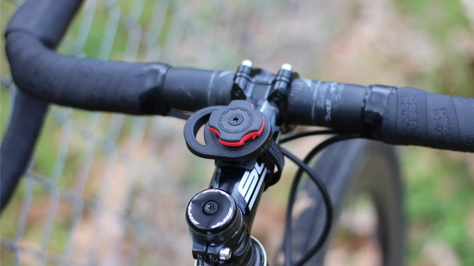 Ցողունային ամրակը ամրացված է Cannondale CAADX մանրախիճ/ցիկլոկրոս հեծանիվին: