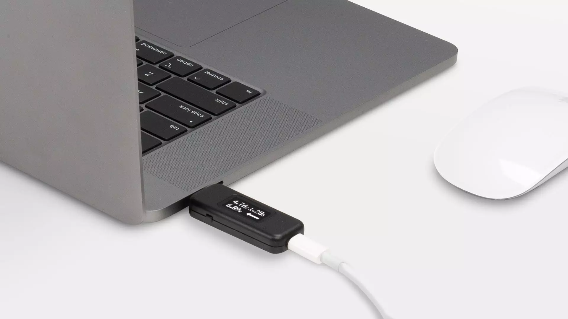 VAMETER i ri USB-C i Plugable mund t'ju tregojë se sa shpejt po karikojnë pajisjet tuaja