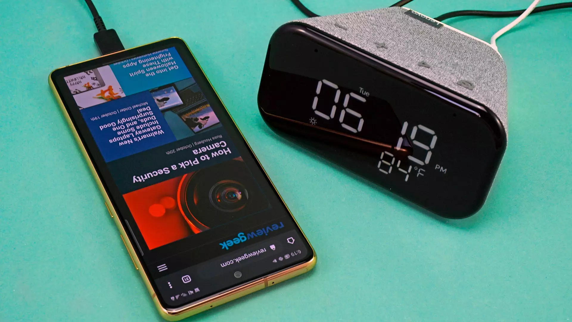 Lenovo Smart Clock Essential mit Telefon