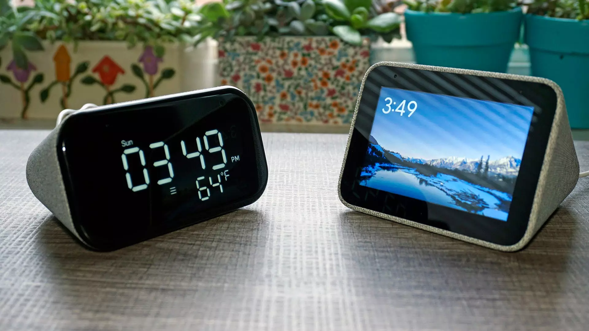 Lenovo Smart Clock Essential ជាមួយនាឡិកាឆ្លាតវៃដើម