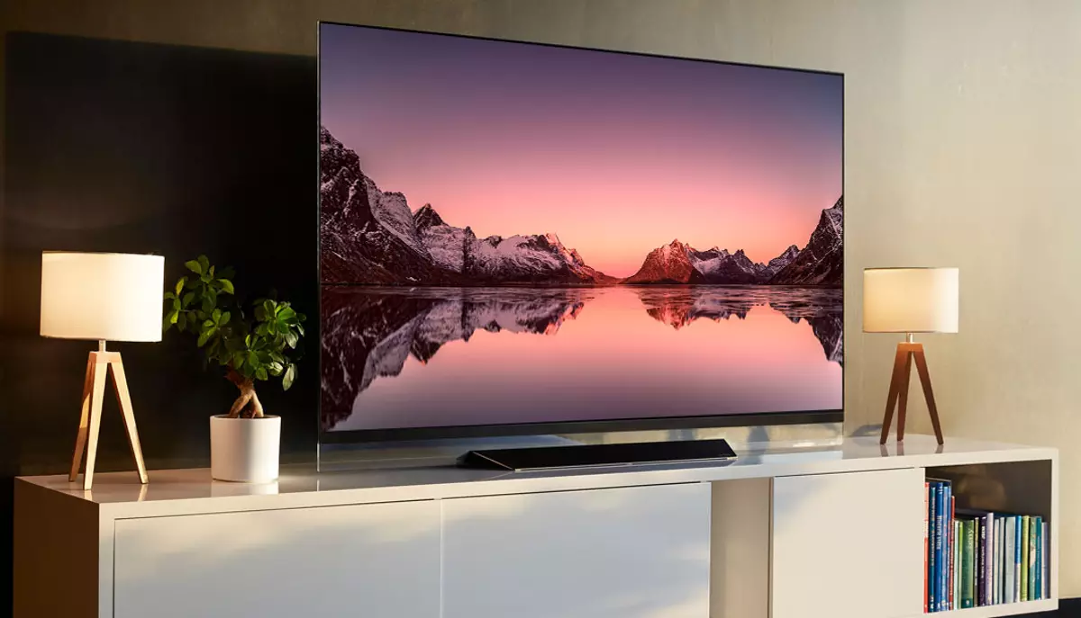 I-LG OLED TV.