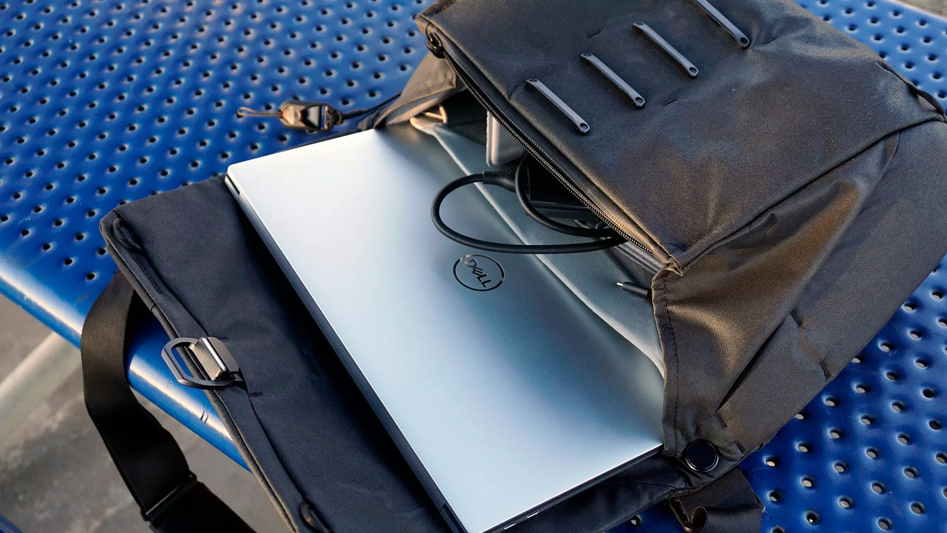 XPS 15 σε τσάντα φορητού υπολογιστή