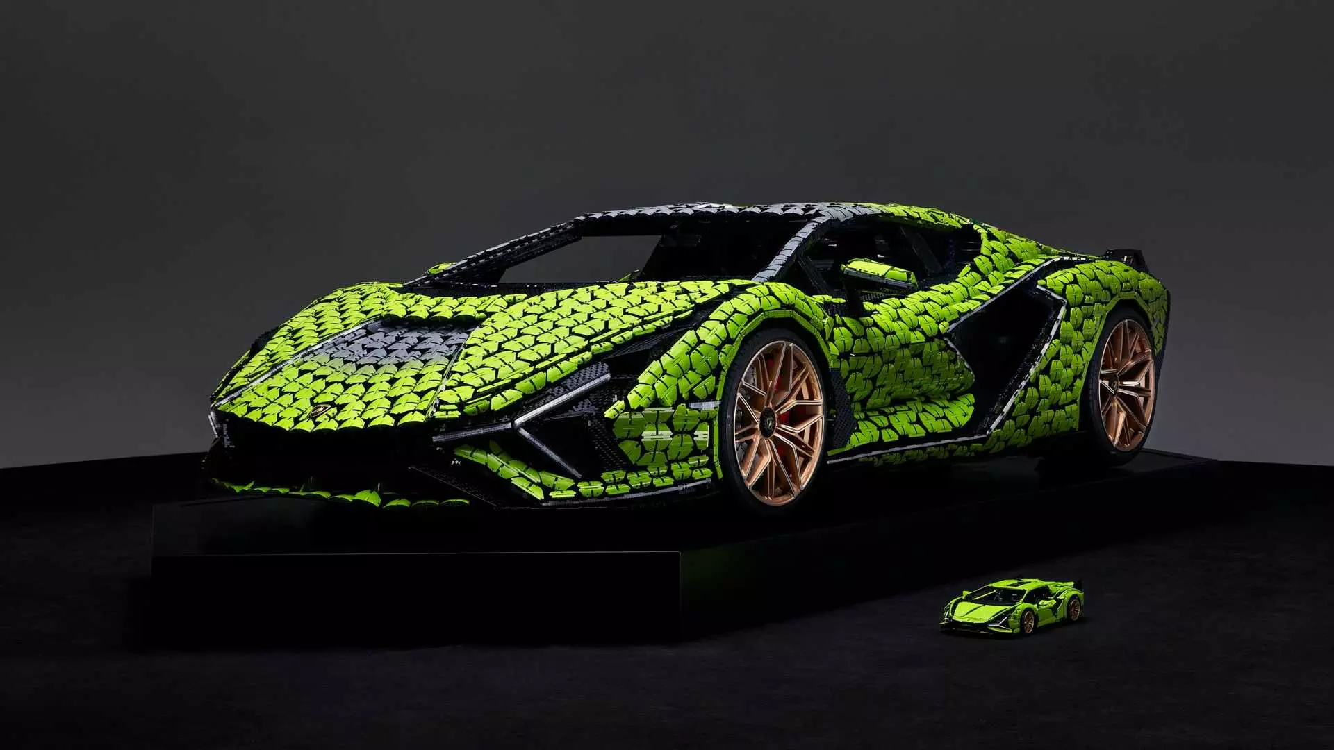 LEGO Lamborghini Sián FKP 37 ຂະໜາດຊີວິດຂະໜາດນີ້ ມີນໍ້າໜັກຫຼາຍກວ່າຂອງແທ້