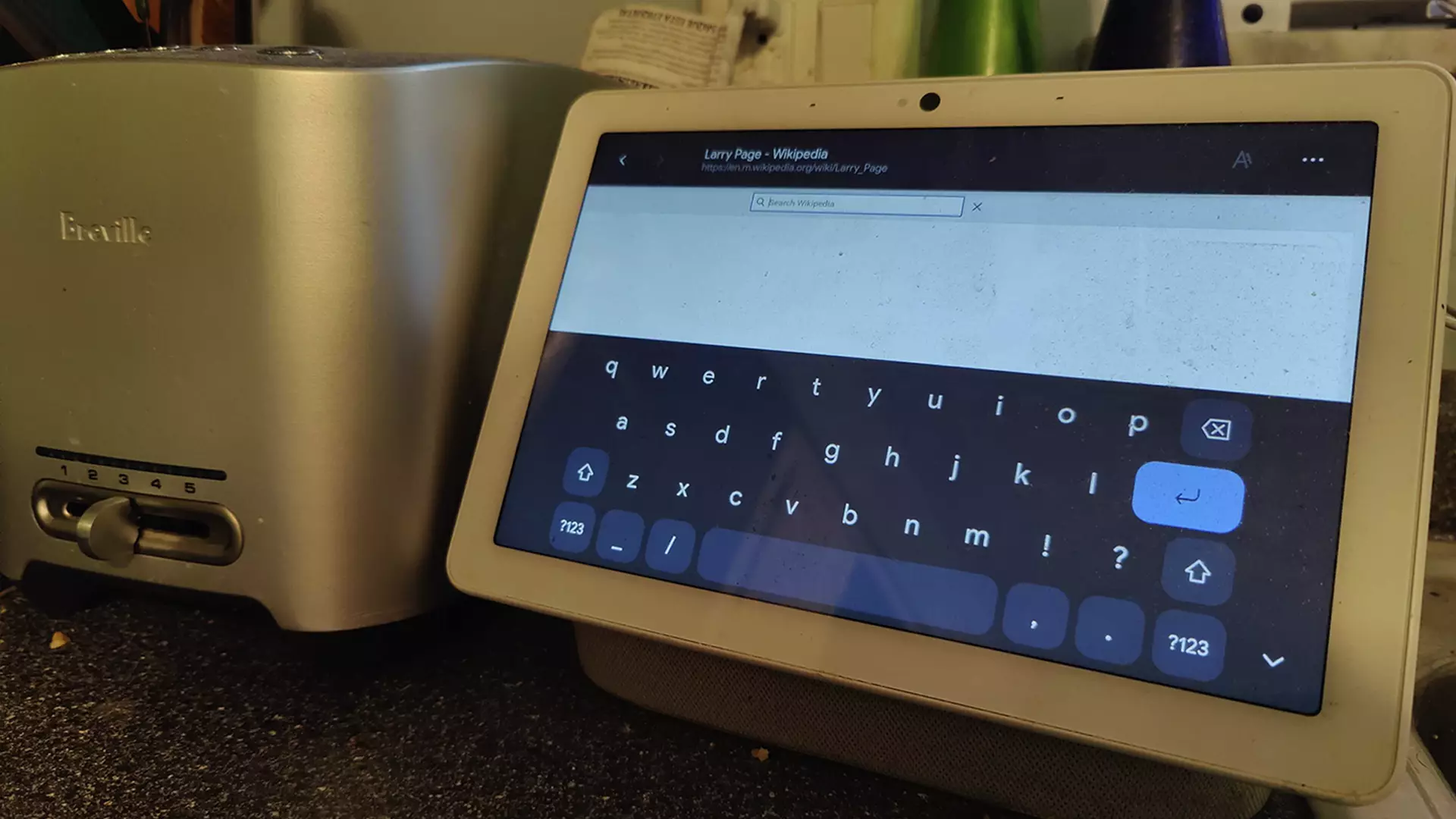 O navegador de Nest Hub obtén un teclado en pantalla na última actualización