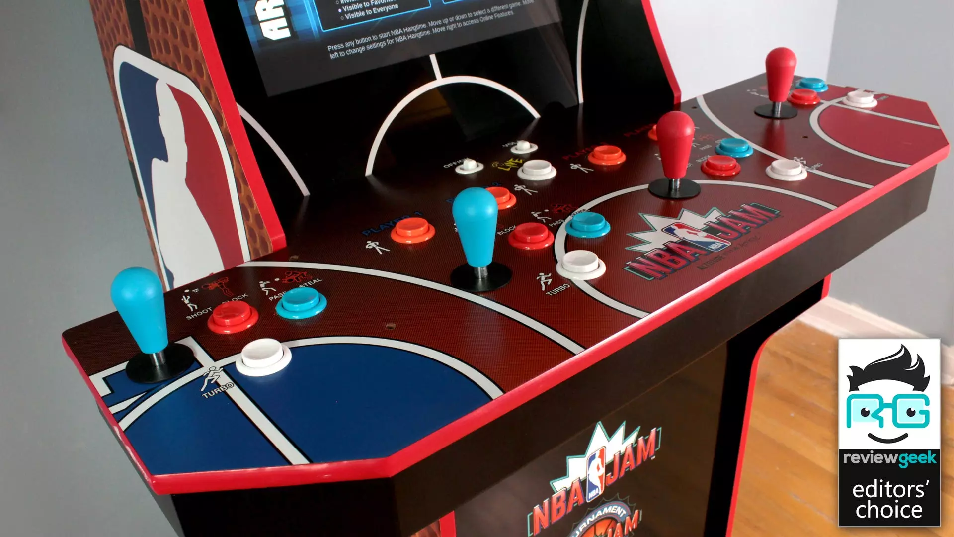 'NBA ஜாம்' ஆர்கேட் அமைச்சரவை Arcade1Up (கிட்டத்தட்ட) தீயில் இருப்பதை நிரூபித்துள்ளது
