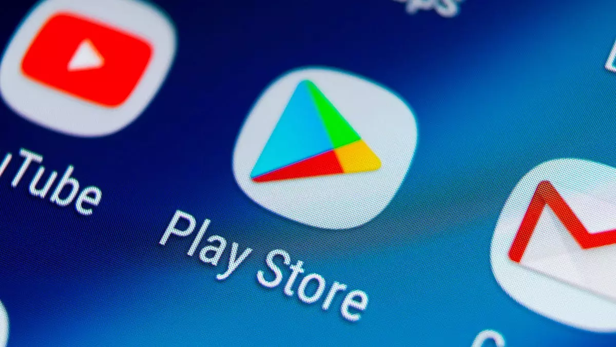 A closeup ta 'telefon li juri logo Google Play Store.