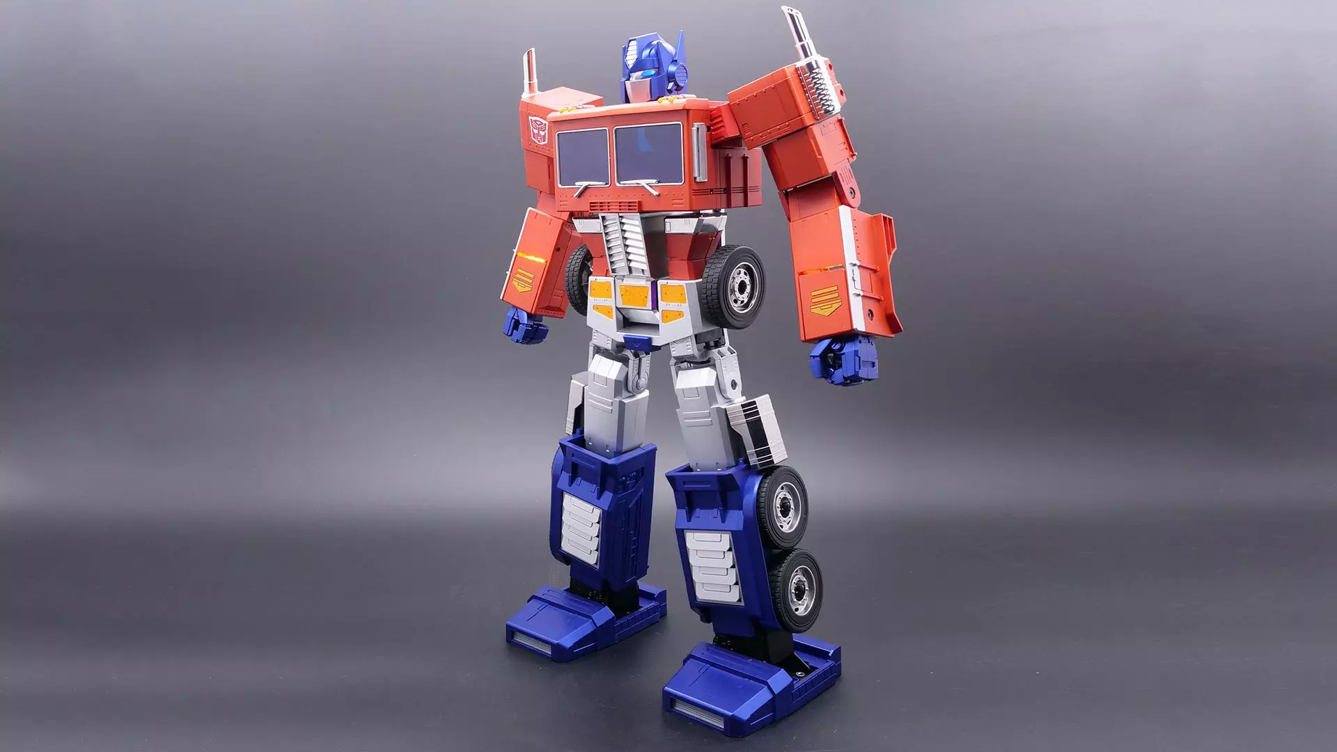I-Hasbro's New $700 Optimus Prime Transforms All by Himself