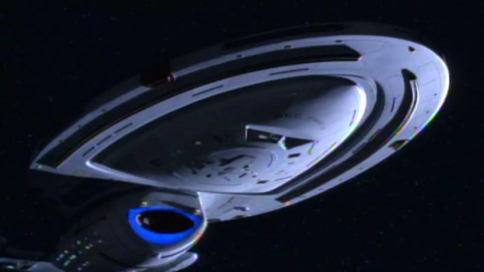 El Starship Voyager, volando en el espacio.
