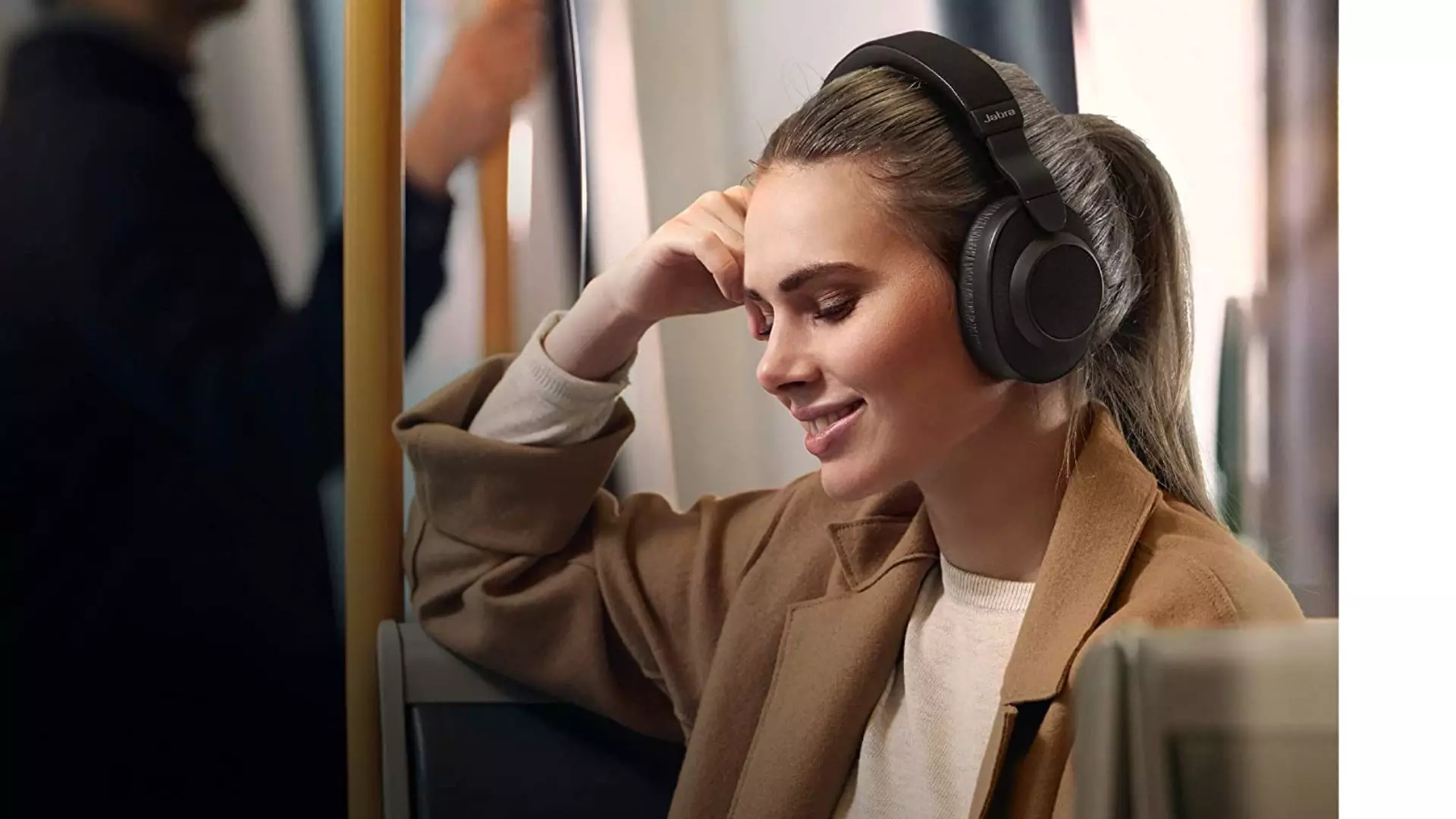 Jabra's Elite 85h Over-Ear ANC headphones ត្រូវបានដាក់លក់ក្នុងតម្លៃ $150 ($100 Off)