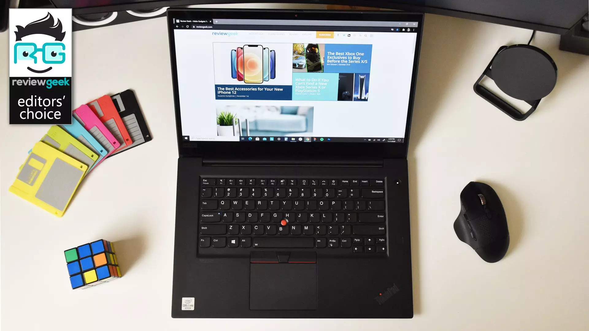 အဖြူရောင် desktop ပေါ်တွင် Lenovo ThinkPad X1 Extreme Gen 3