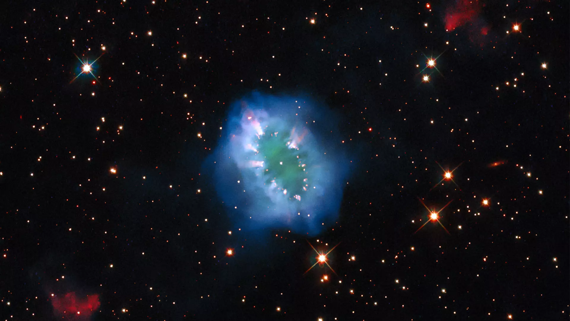 NASA દ્વારા શેર કરાયેલ આ જડબાના ડ્રોપિંગ "કોસ્મિક નેકલેસ" છબીને તપાસો