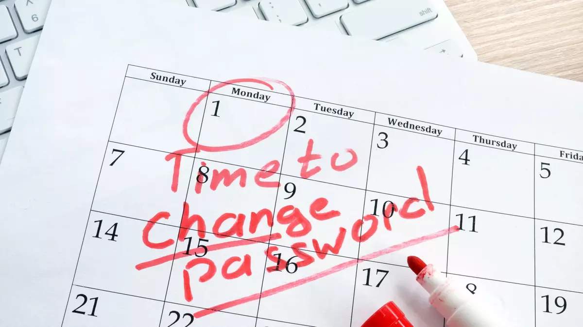 تقویم با کلمات Time to Change Password که روی آن با نشانگر قرمز نوشته شده است