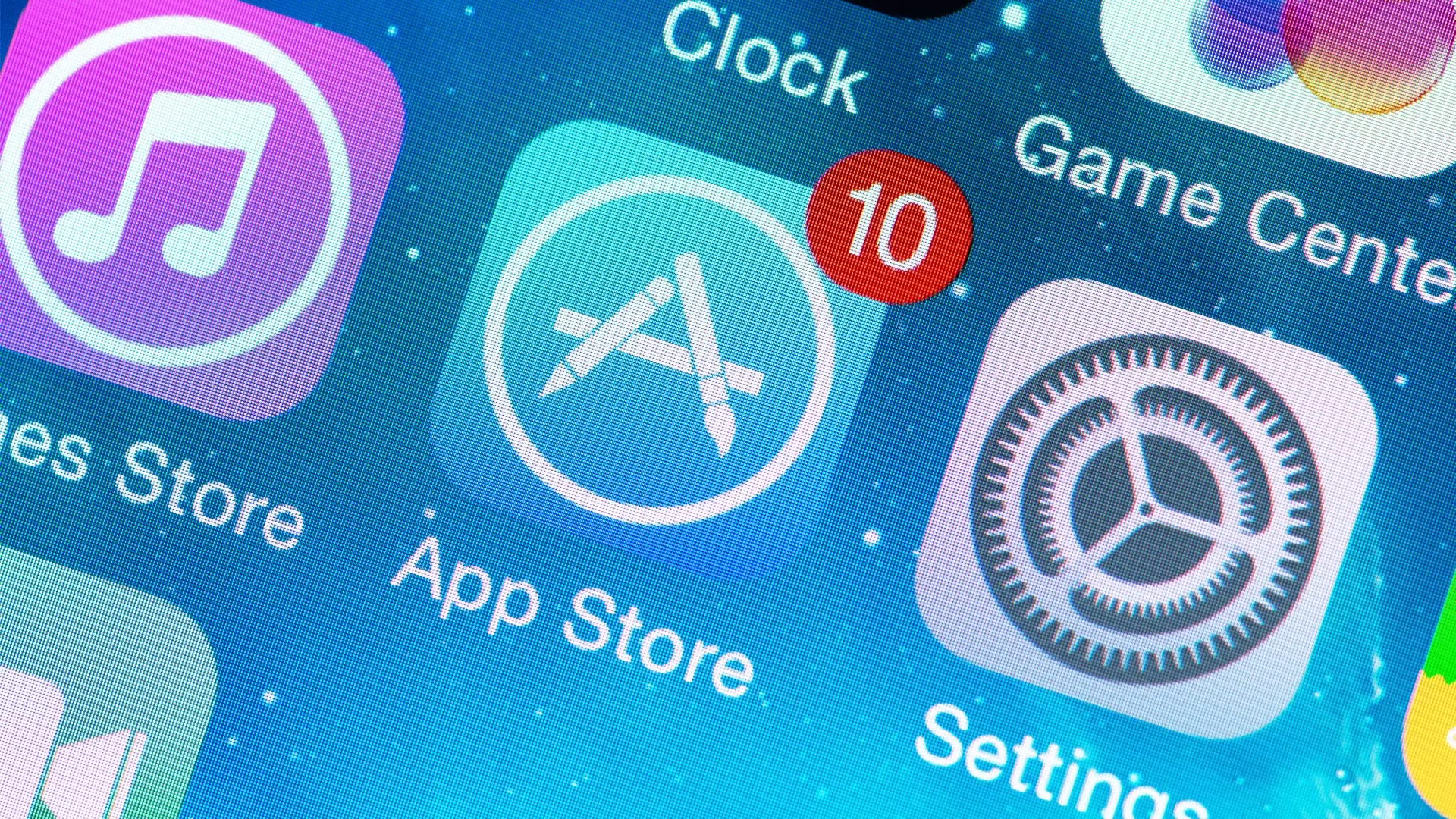 Apple leikkaa pienten kehittäjien App Store -maksunsa puoleen