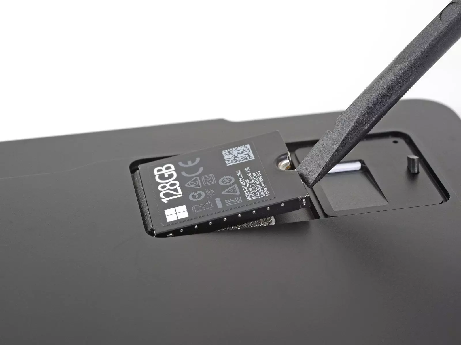 Le SSD amovible sur la Surface X.