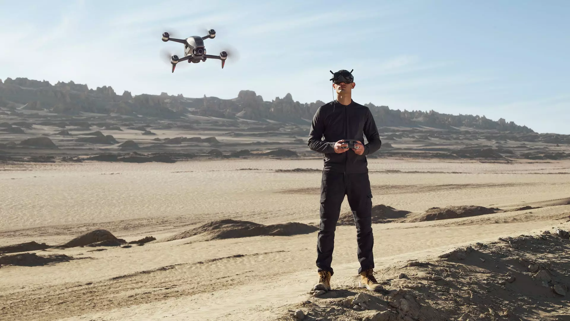 DJI'nin Yeni FPV Drone'u, Uçuş Görüş Gözlüğü ile Pilot Olmanızı Sağlıyor