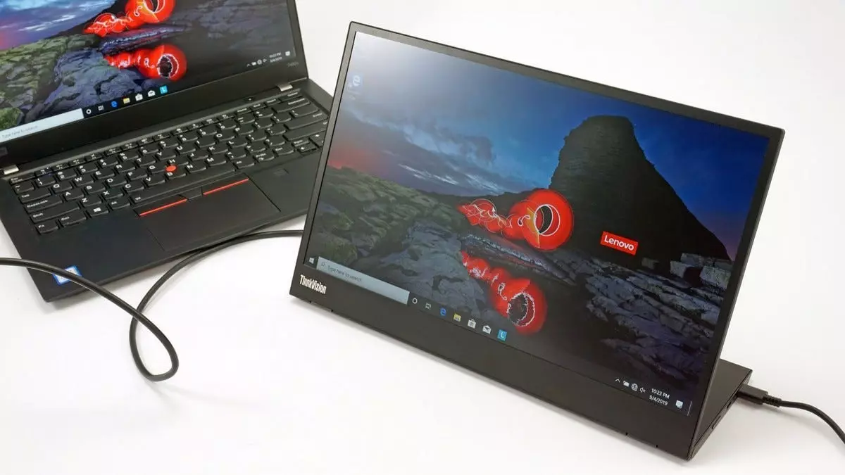 Lenovo ThinkVision M14 uban sa ThinkPad laptop
