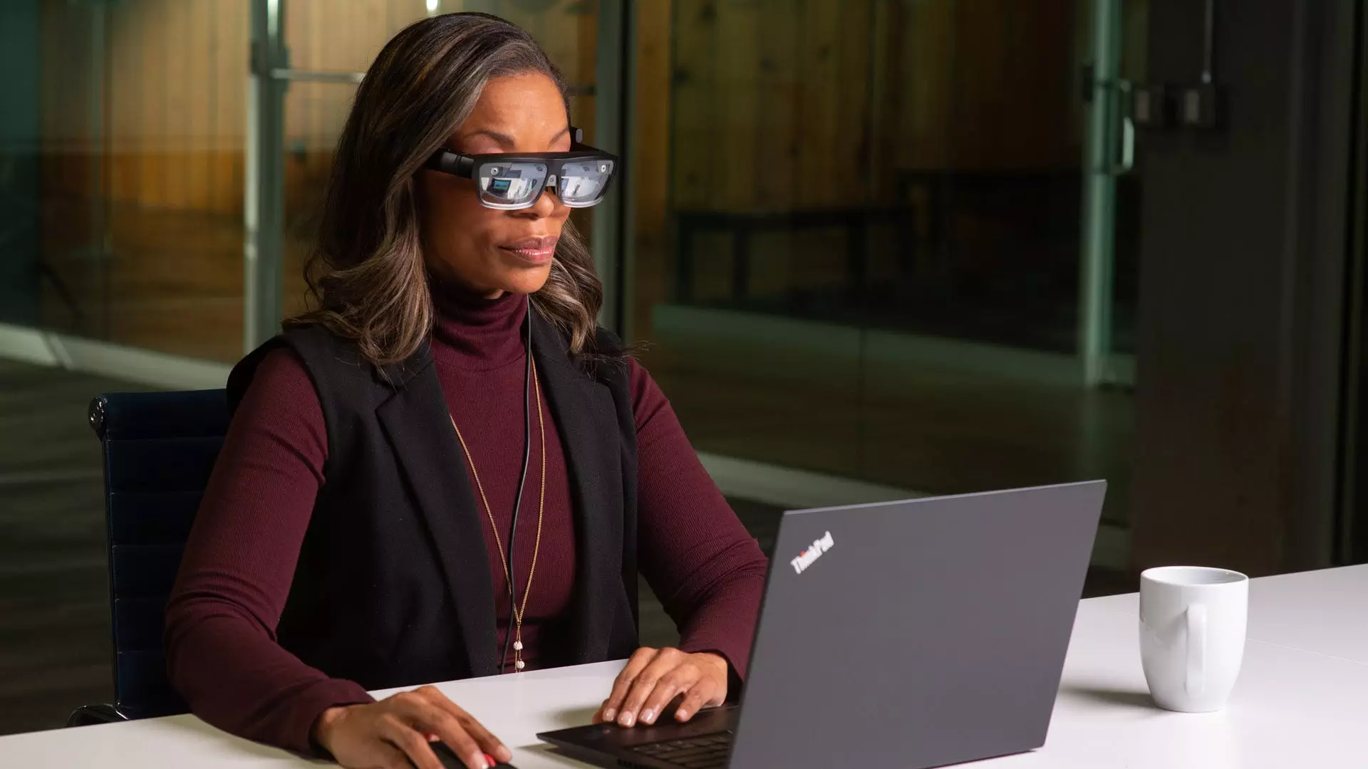 نظارات الواقع المعزز الجديدة من Lenovo تبدو رائعة ، ولكن للأسف لا يمكنك الحصول عليها (حتى الآن)