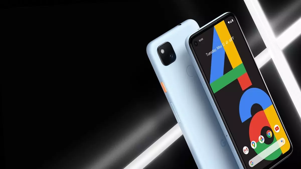 Google Pixel 4a светло-голубого цвета