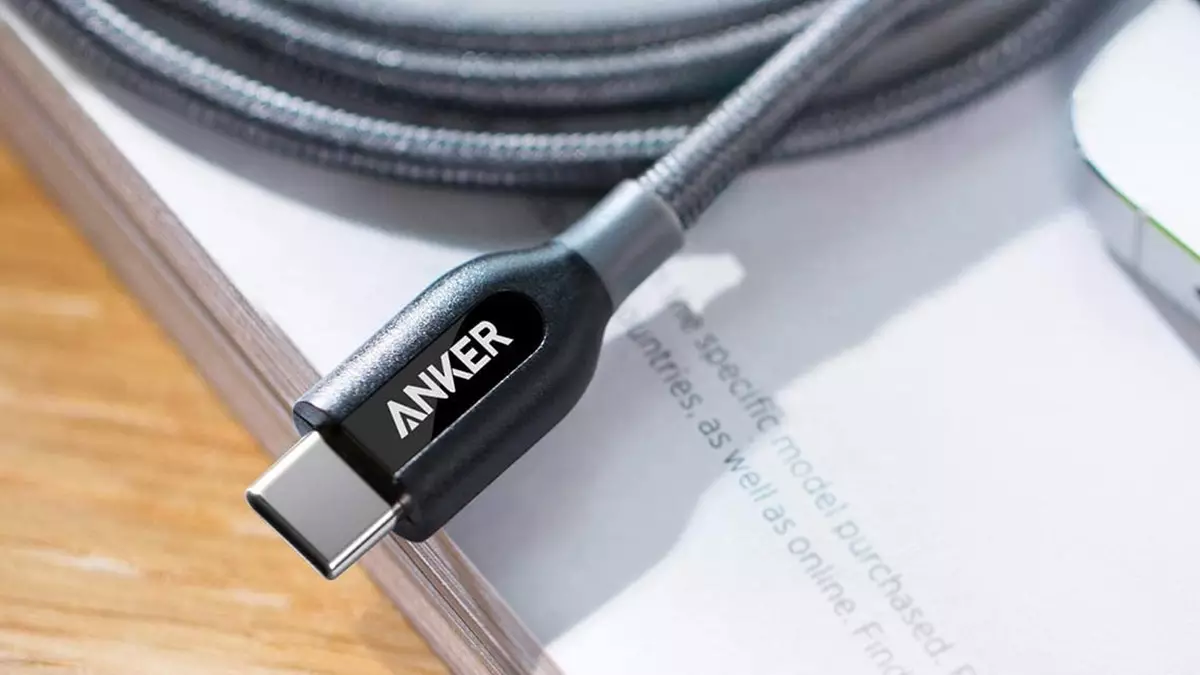 Um cabo Anker USB-C.