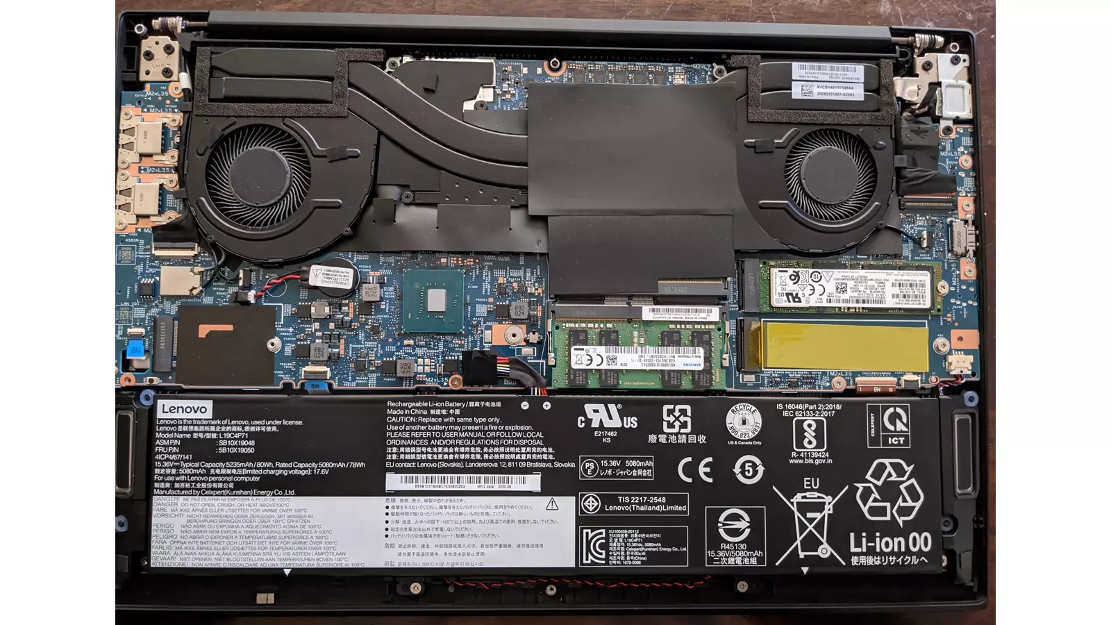 Lenovo ThinkPad X1 Extreme Gen 3 inuti bottenpanelen