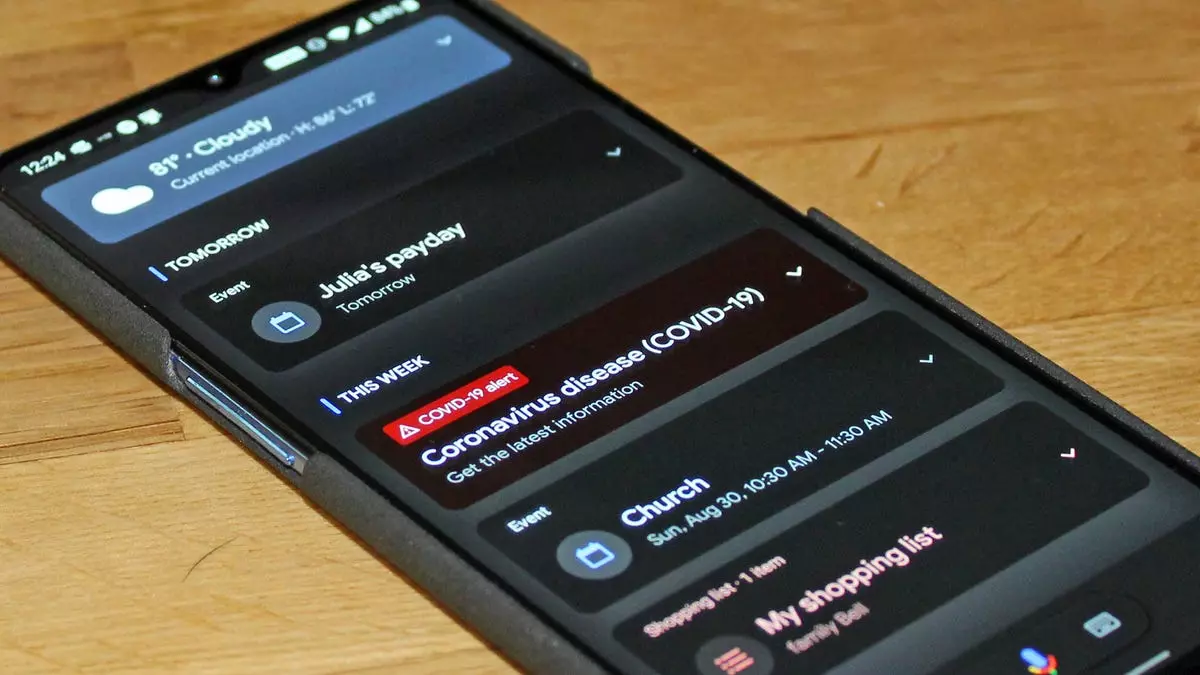 A closeup saka OnePlus 7T karo Google Assistant Snapshots mbukak.