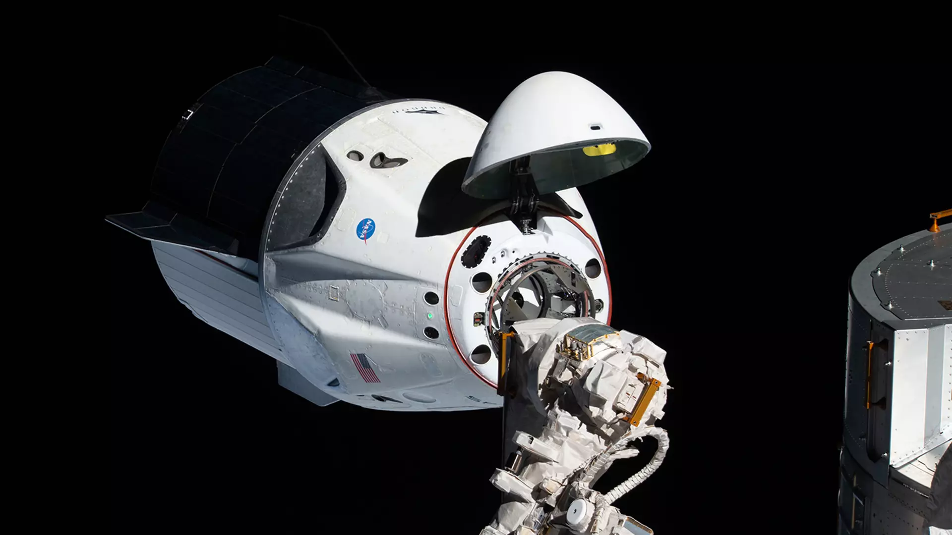 好消息：SpaceX 太空舱没有与不明飞行物发生碰撞