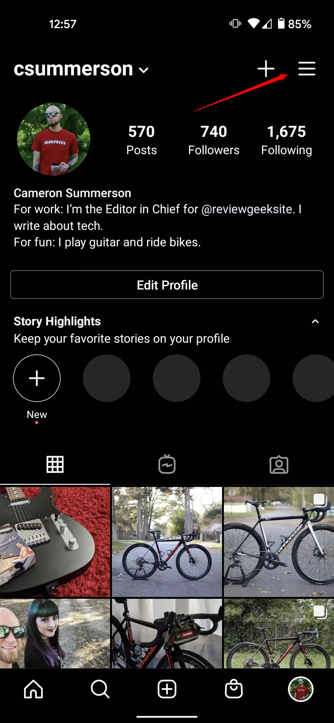 zdjęcie profilu na Instagramie z zaznaczeniem przycisku menu