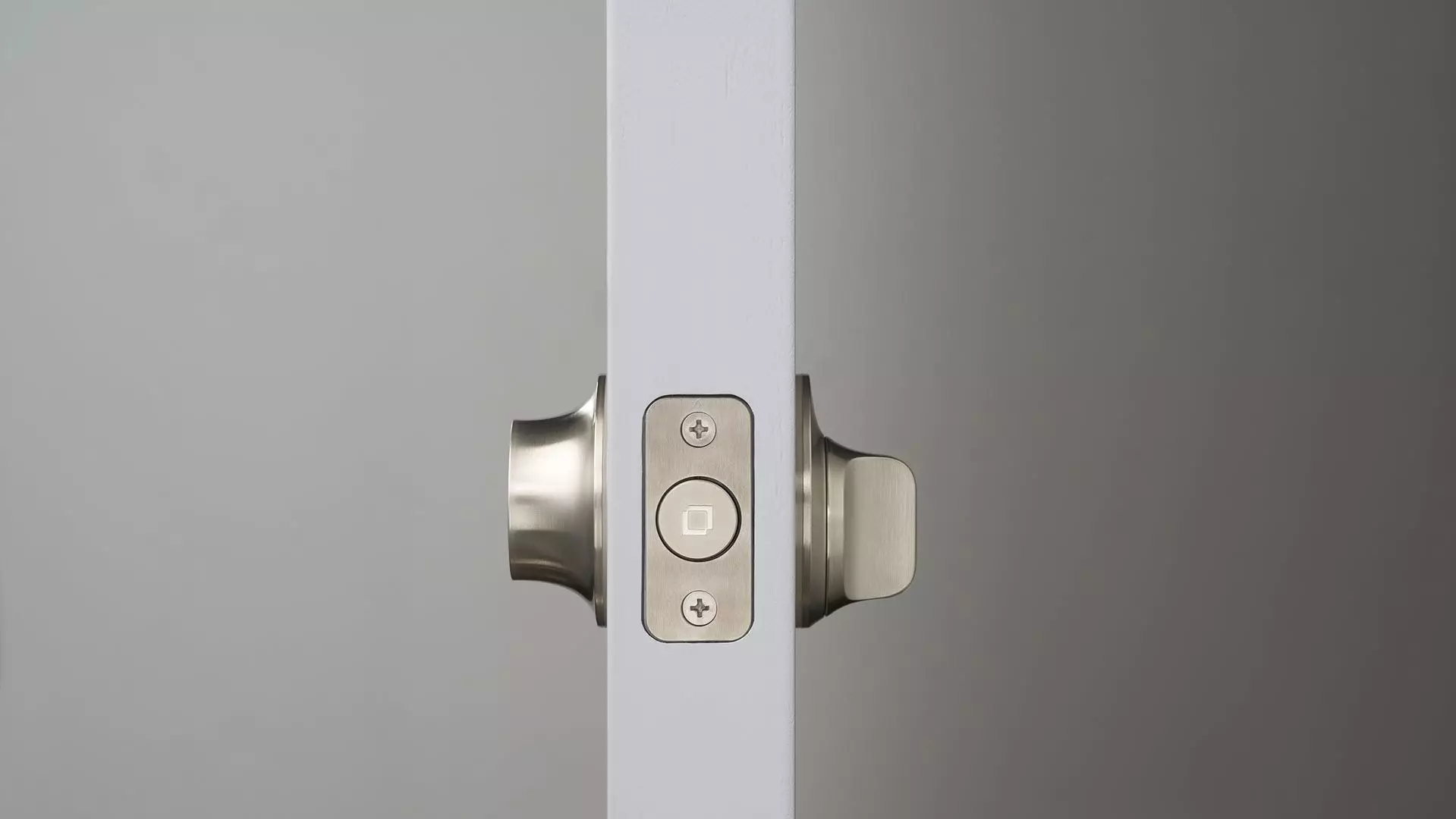 نمای جانبی یک قفل هوشمند که هیچ وسیله الکترونیکی قابل مشاهده ای را نشان نمی دهد.